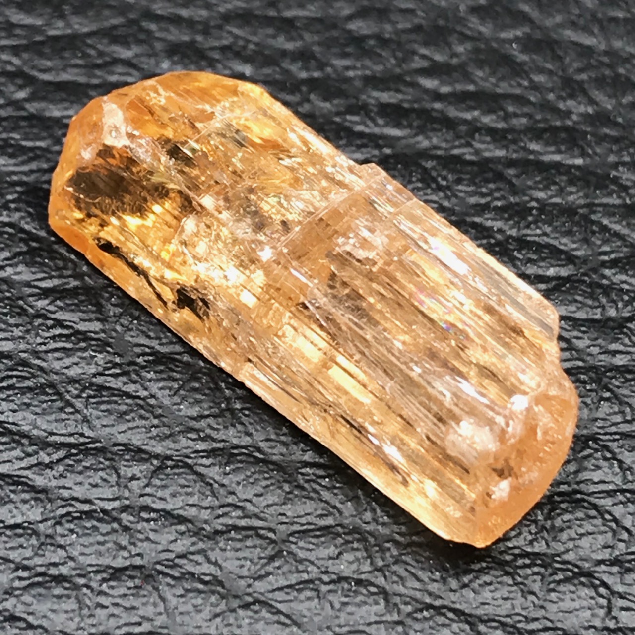 Topaze impériale du Mexique de 10 carats (réf tpm12) - coeur de pierres