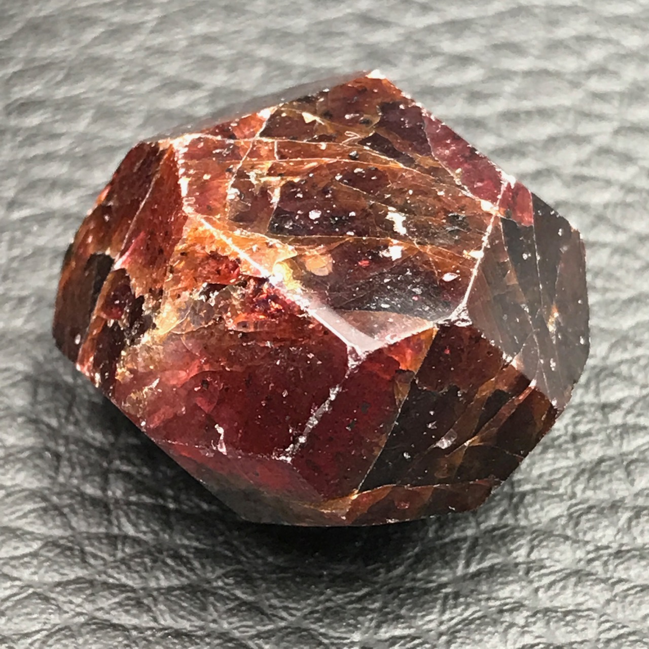 Grenat de Madagascar (réf gr22) - coeur de pierres